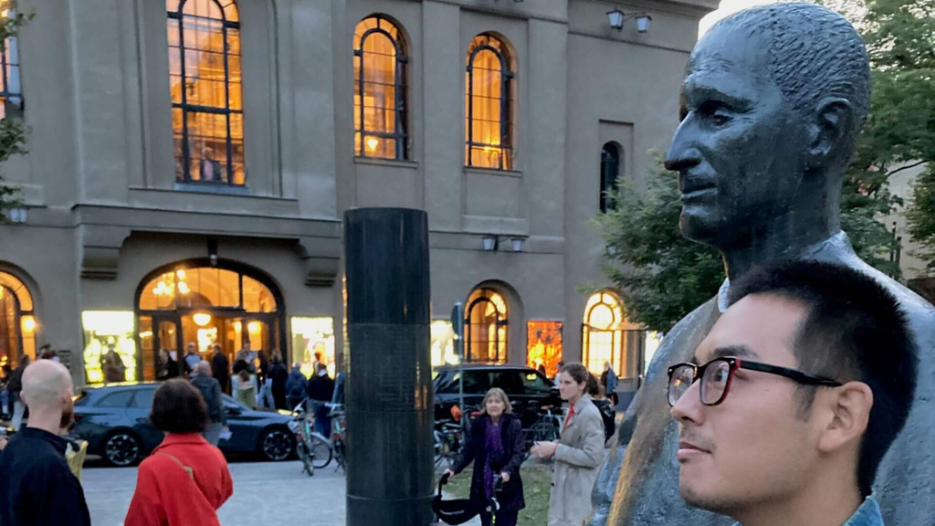 How Brecht and Bernie Sanders shaped Jesse Jae Hoon's plays. – The Forward