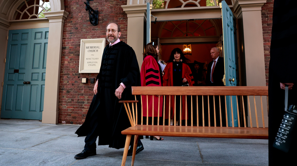 Who is Alan Garber, Harvard’s Jewish president? – The Forward