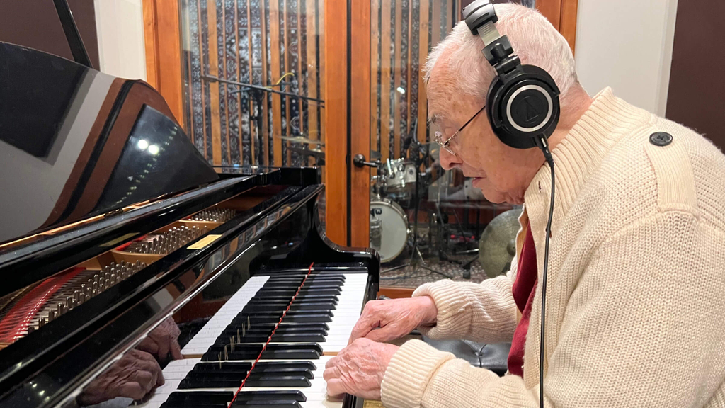 Vibraphone pioneer Terry Gibbs celebrates his 100th birthday – The Forward