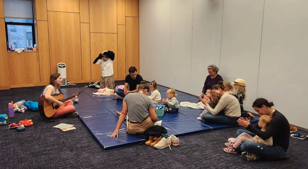 Support group for Israelis in New York offers Hebrew and hugs – The Forward