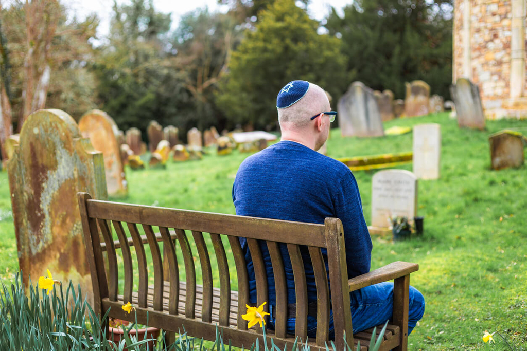 What’s the best thing to say to a mourner? A rabbi responds – The Forward