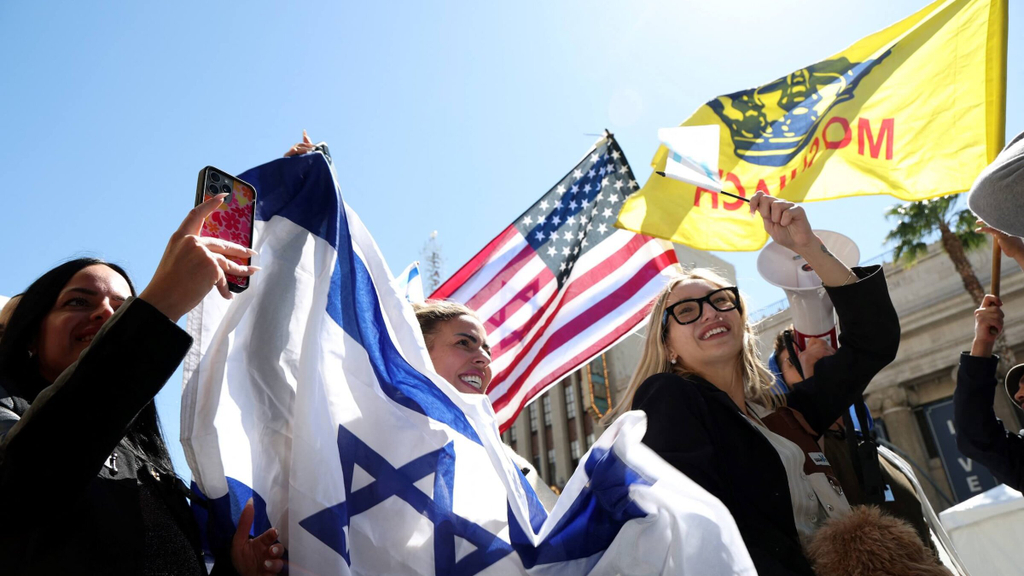 Extreme Zionists are doing antisemites a big favor – The Forward