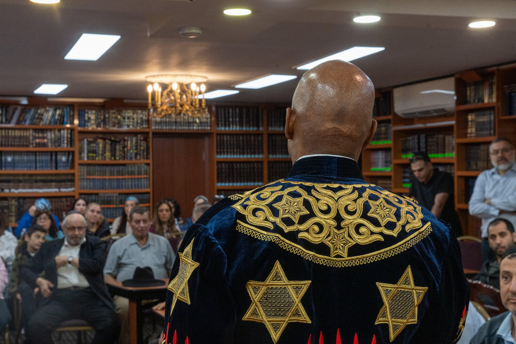 Where Eric Adams got his Rosh Hashanah fit – The Forward