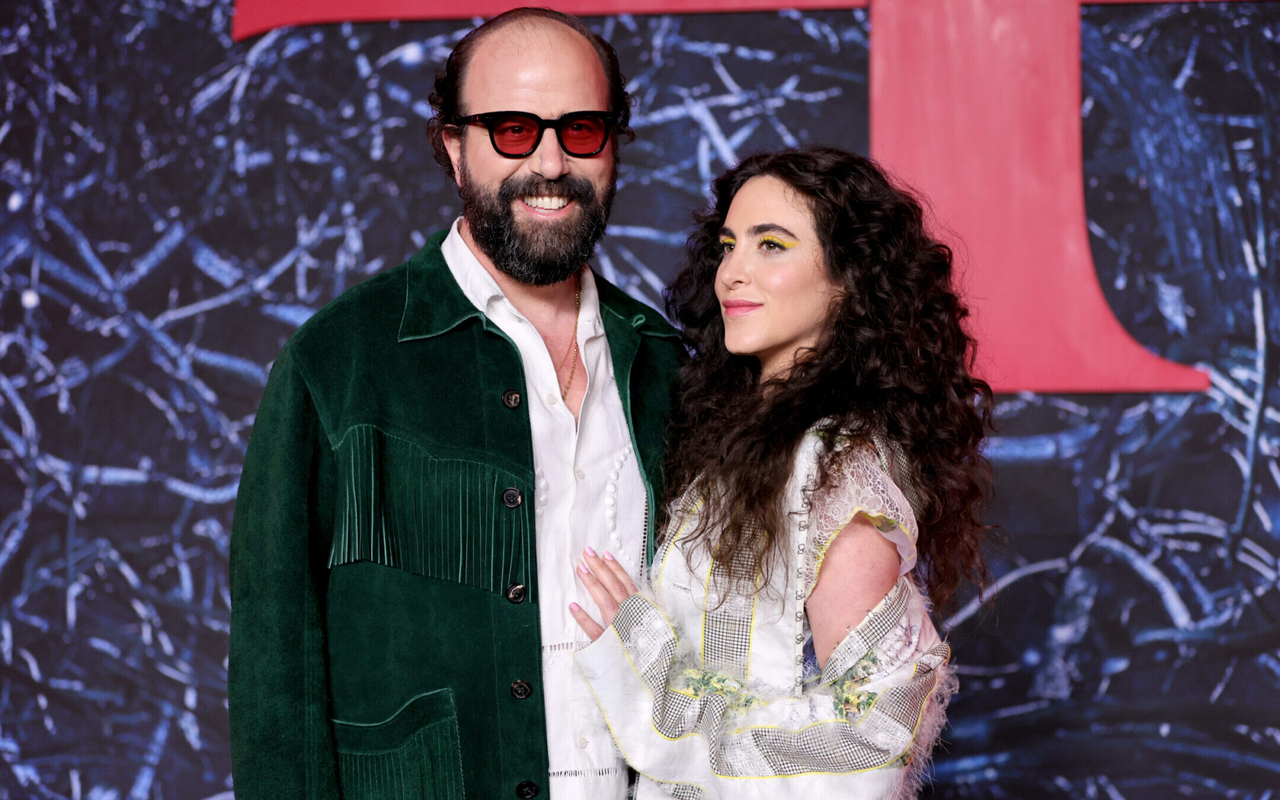 ‘Stranger Things’ star Brett Gelman proposes to singer girlfriend Ari ...