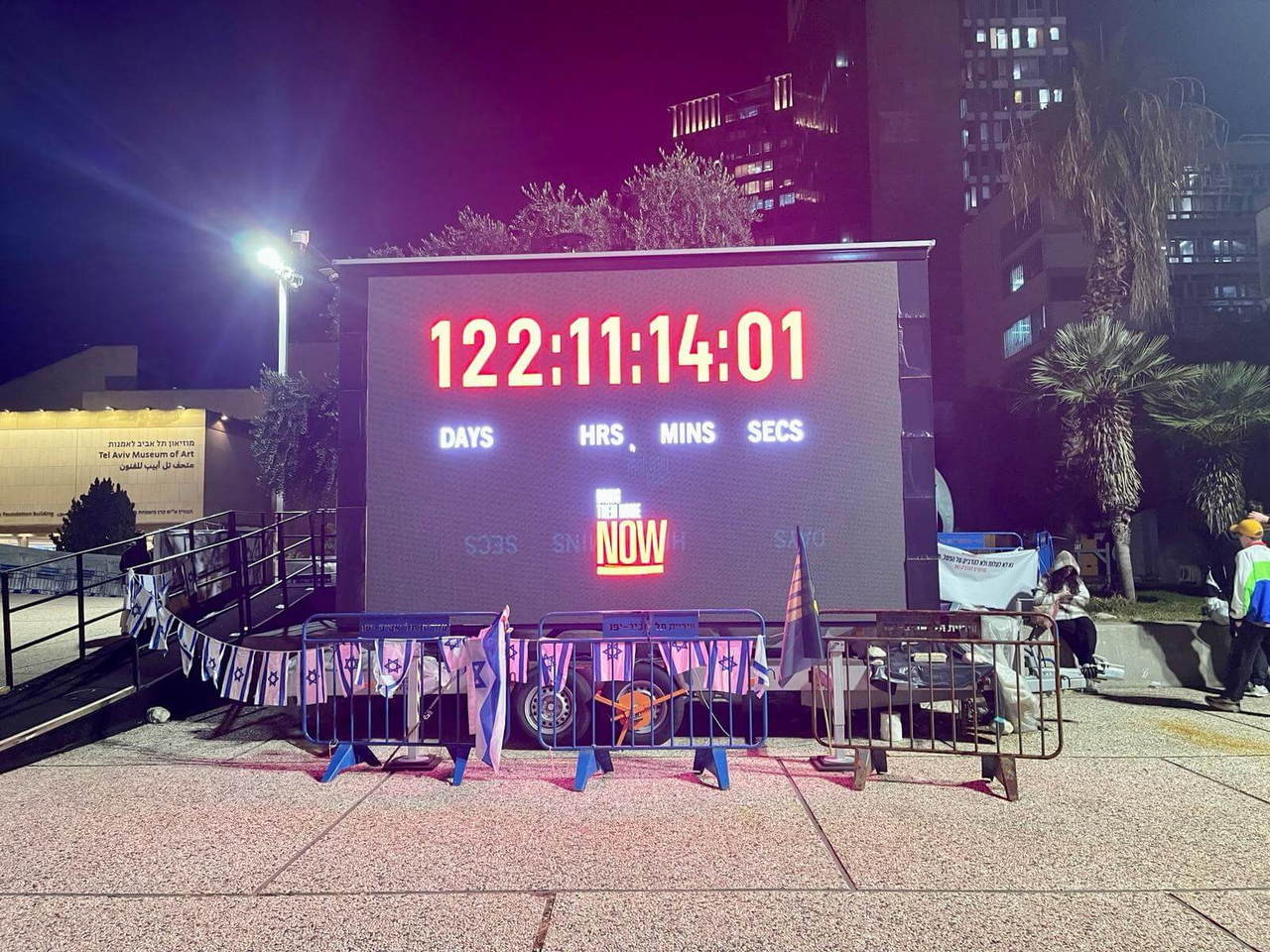 In Hostage Square, news that 20% of the remaining captives are dead ...