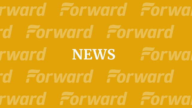 Doug Emhoff shmoozes at synagogue on Yom Kippur – The Forward