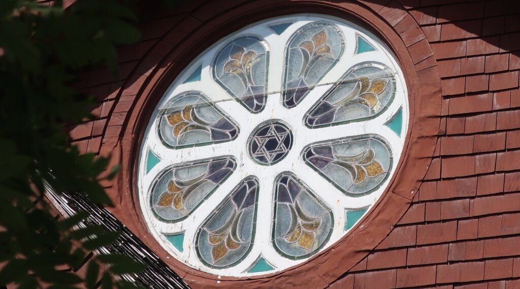 Why does an Episcopal church in an Alaskan town have a prominent Star ...