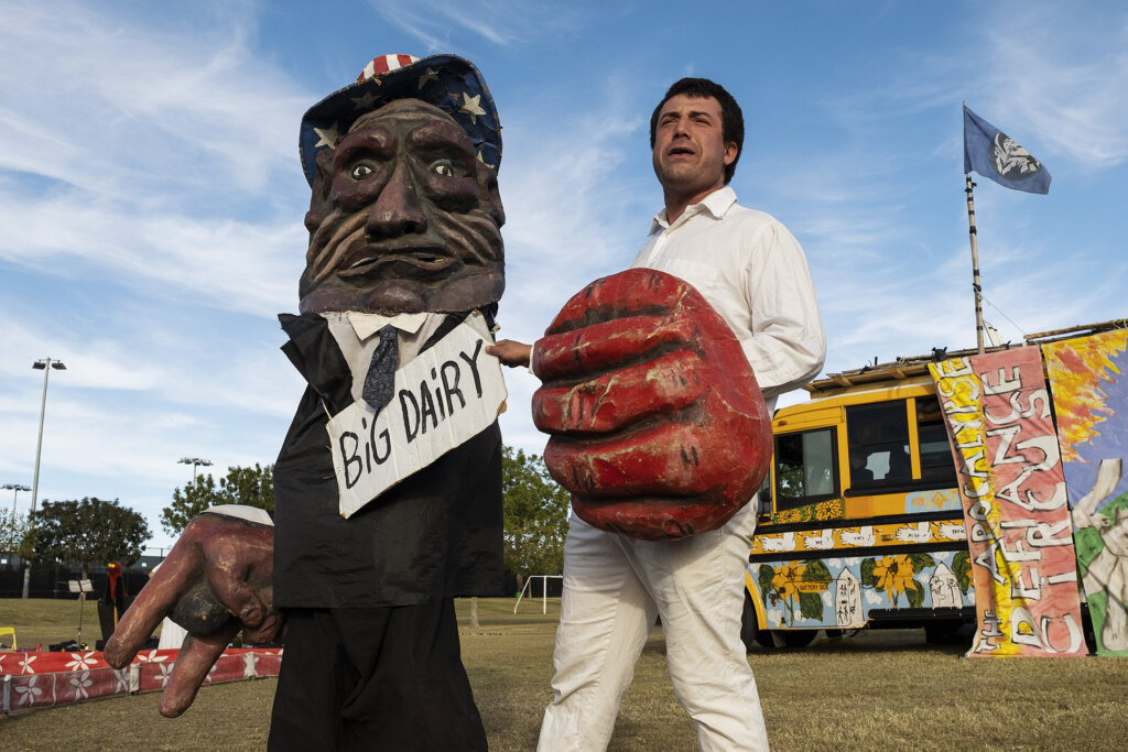 Bread and Puppet savages Israel with flair but not balance – The Forward