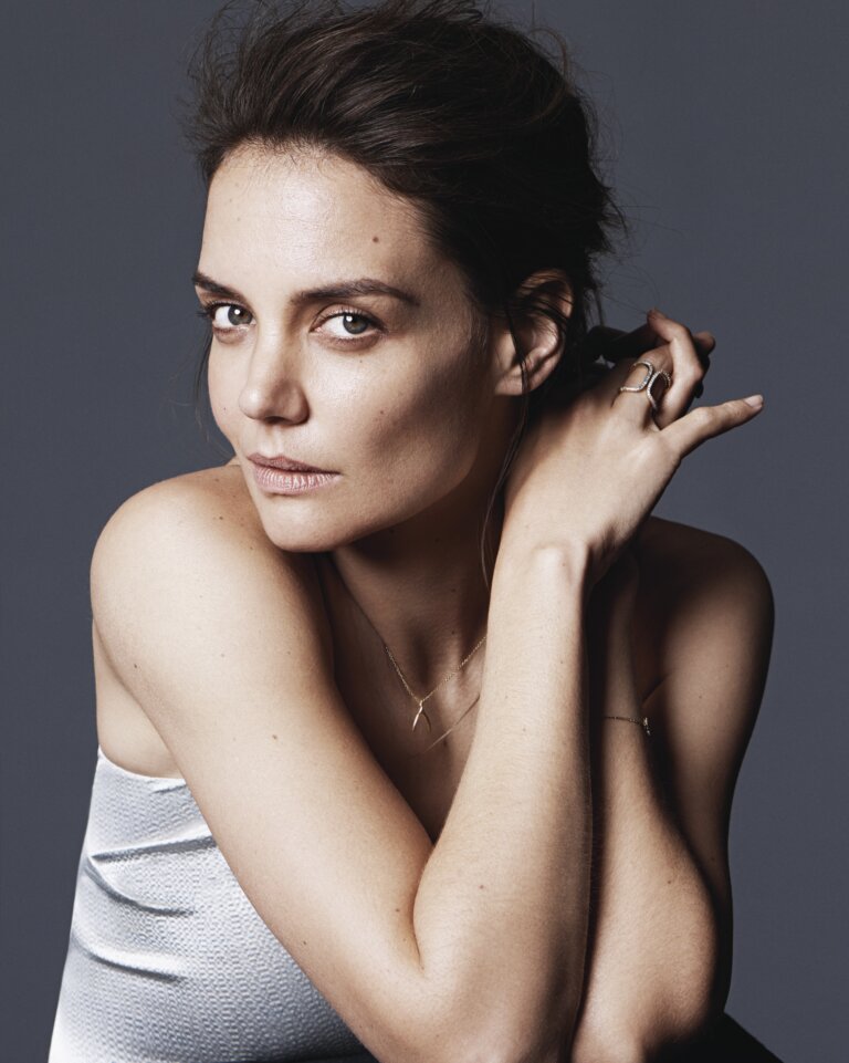 Katie Holmes stars in a play about Jewish couples. – The Forward