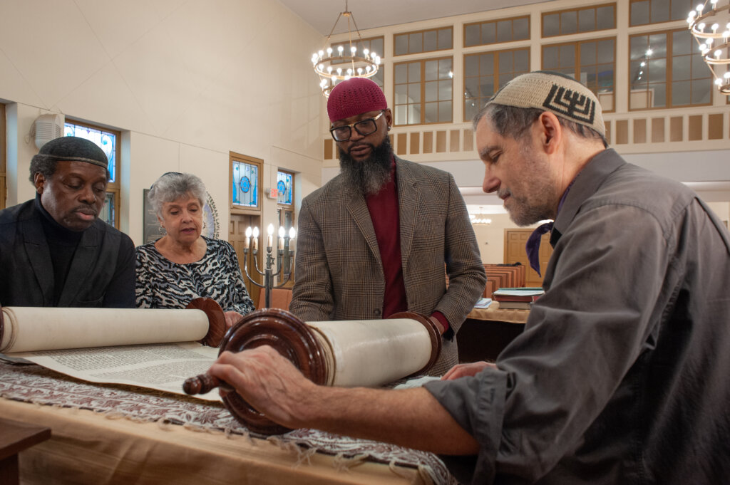 Conservative synagogue hires Israelite clergy