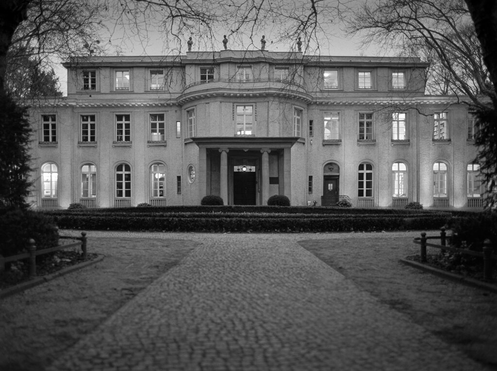 Jason Langer's photography captures today's Berlin – The Forward