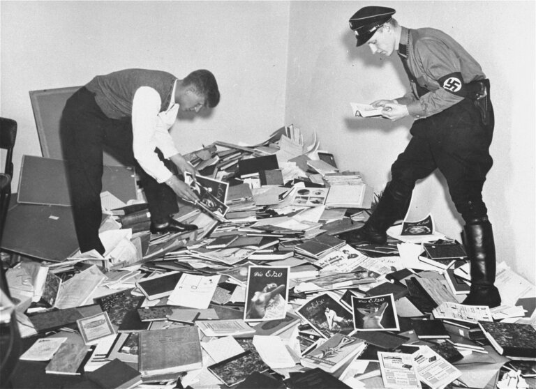 When Nazis burned a pioneering trans library – The Forward
