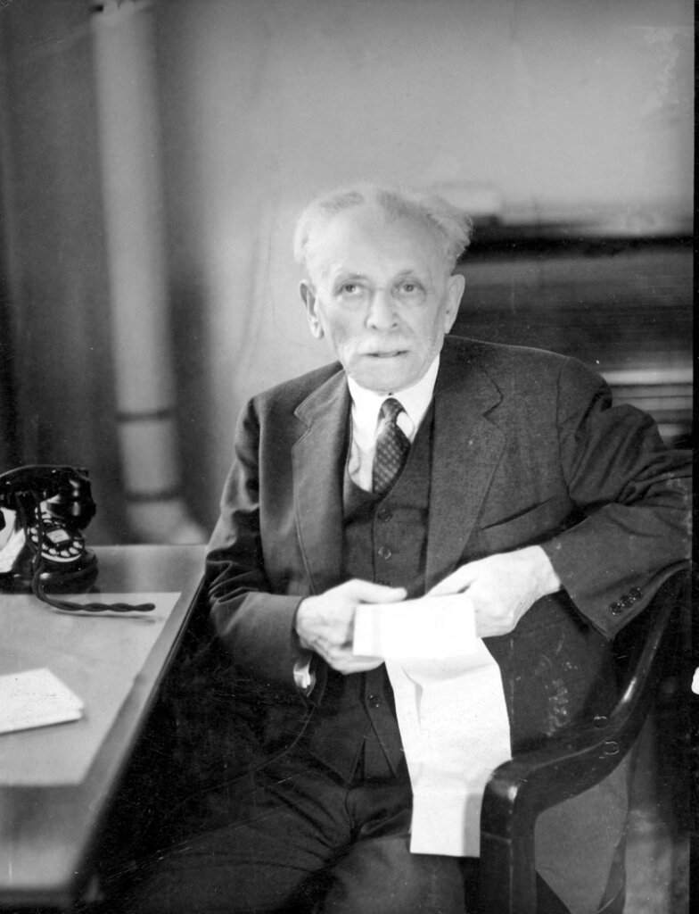 An excerpt from Jerome Charyn's 'Ravage & Son' – The Forward