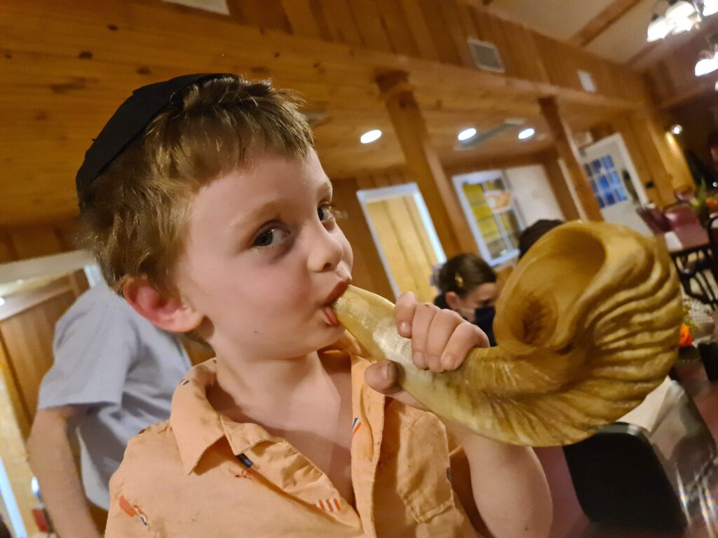 'SHTTL' star Moshe Lobel drops into another kind of Yiddish shtetl ...