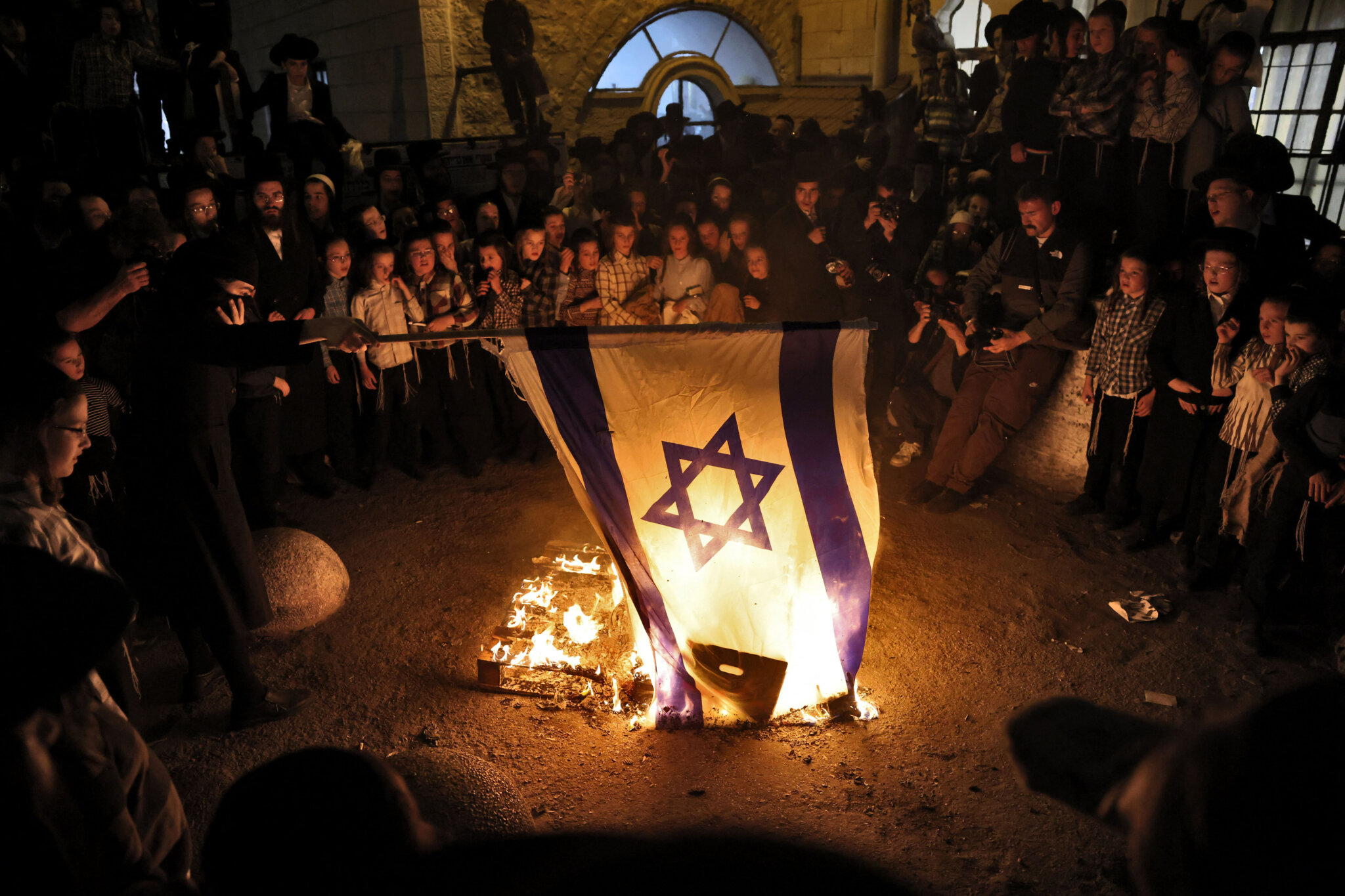 Who exactly is Neturei Karta, the Orthodox sect protesting Israel ...