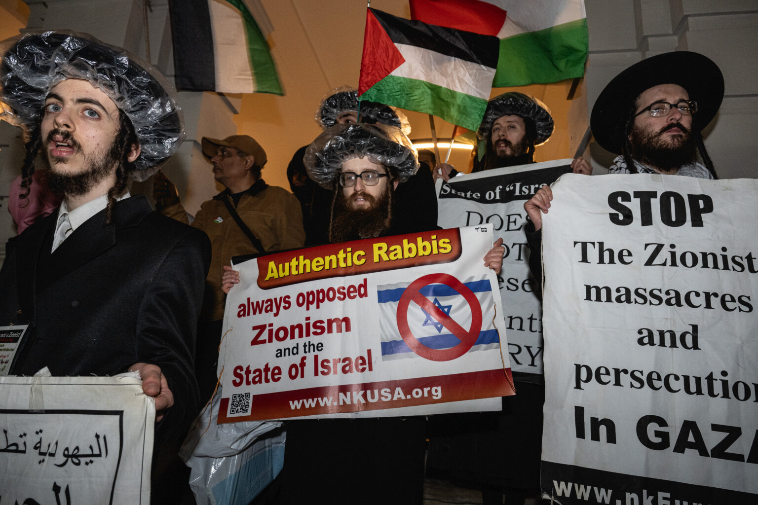 Who exactly is Neturei Karta, the Orthodox sect protesting Israel ...