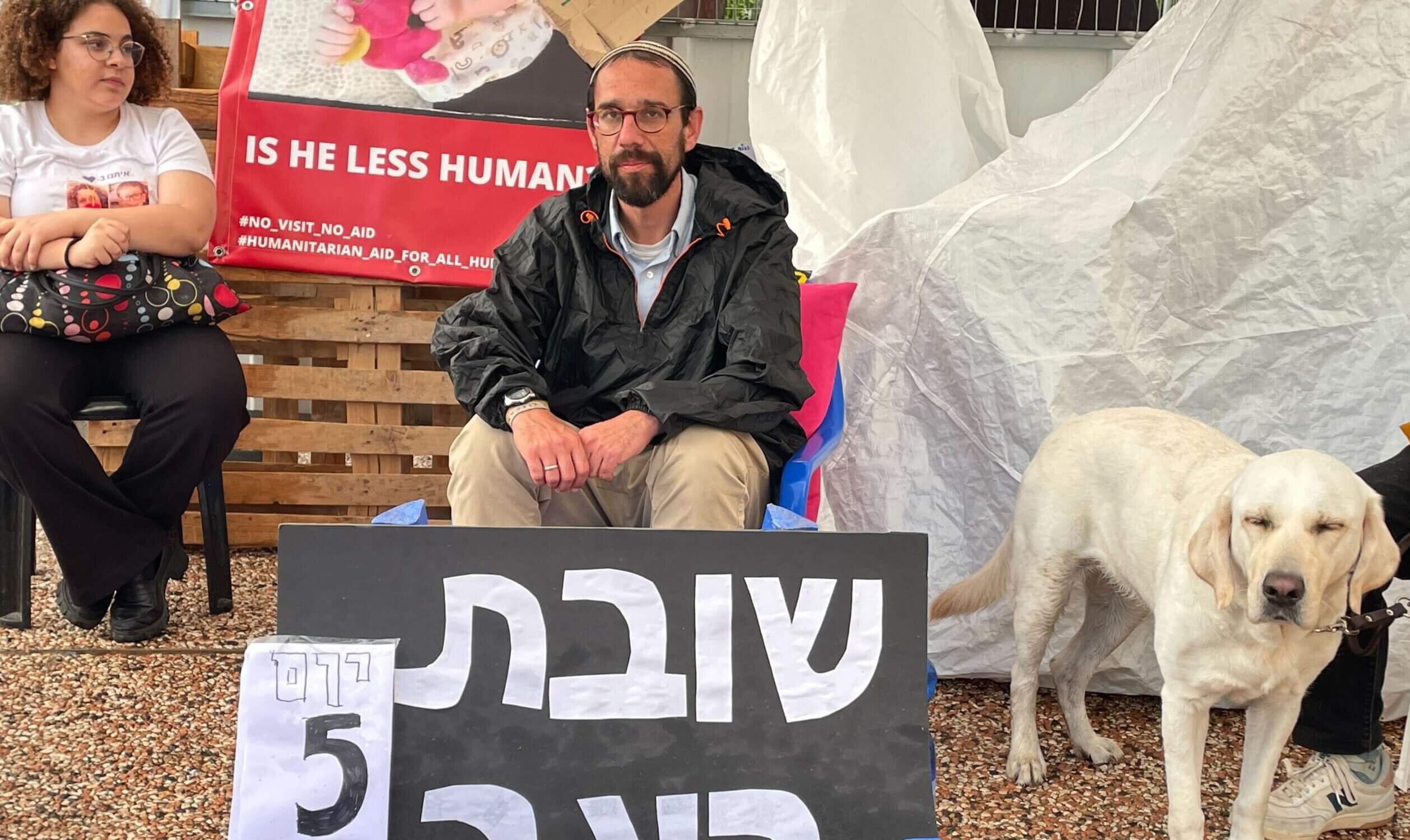 Israeli rabbi goes on a hunger strike for the hostages – The Forward