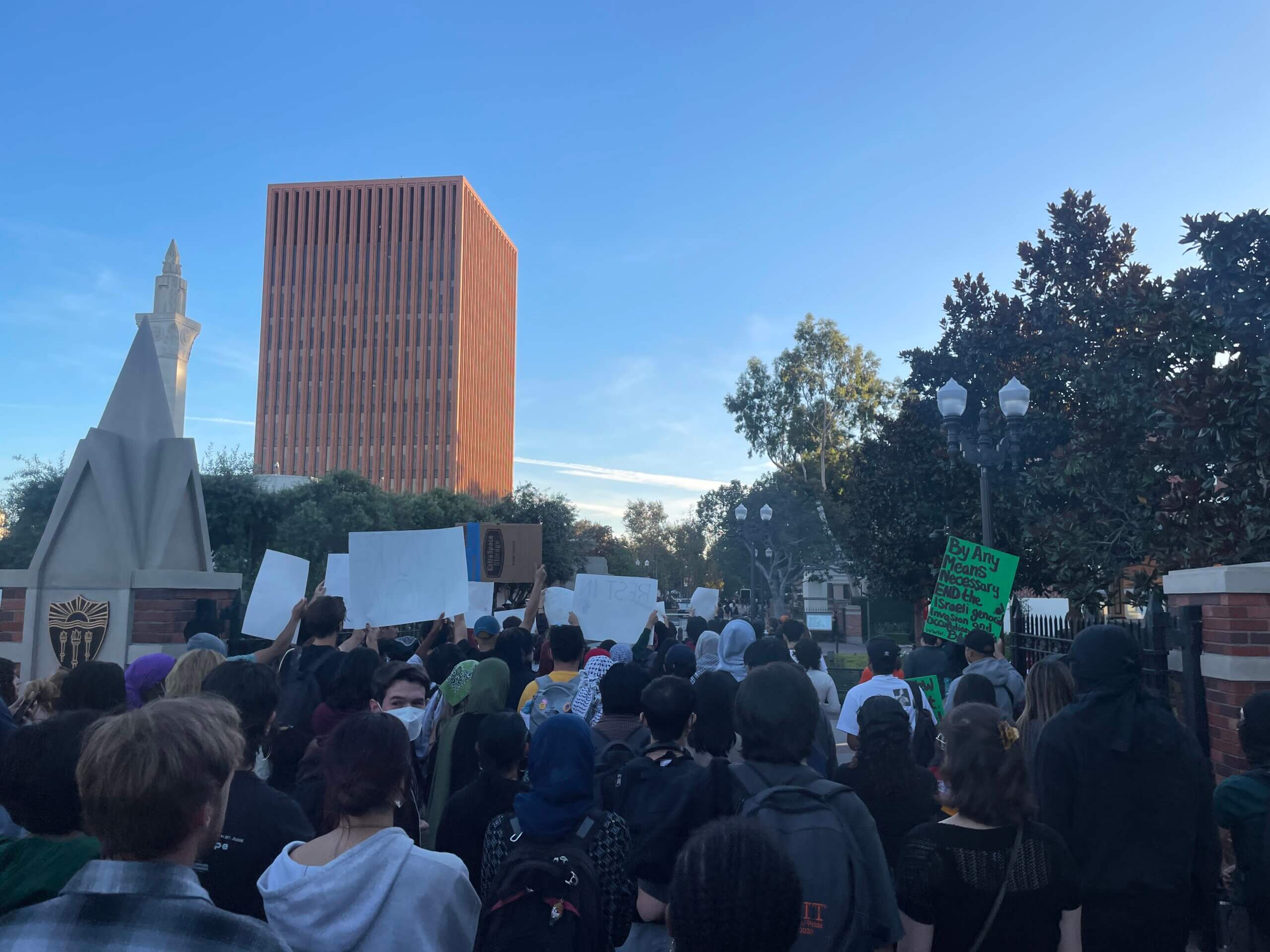 ‘Pro-Israel’ USC prof. on leave after run-in with campus protestors