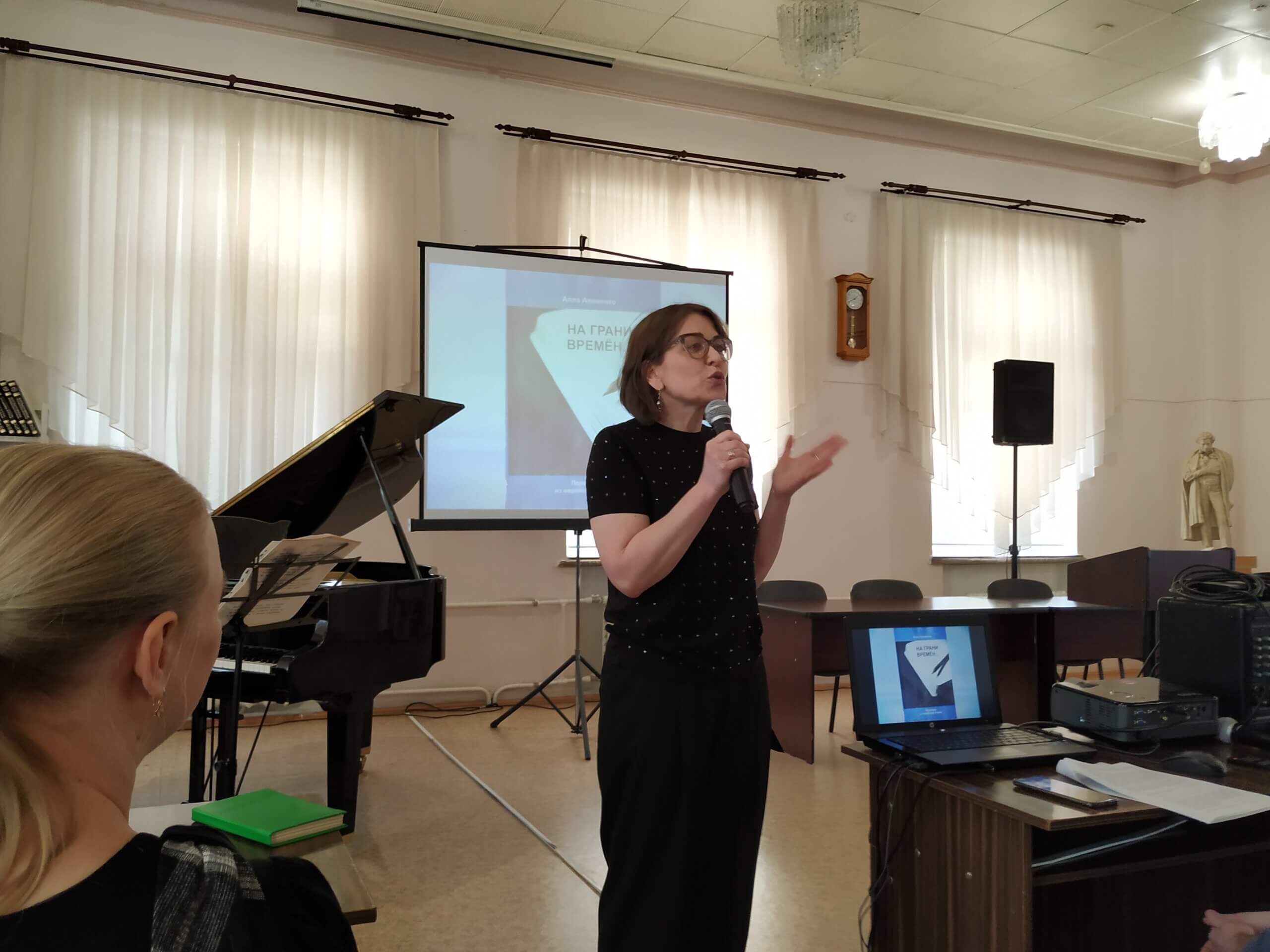 Two Hanukkah events in Russia highlighted Yiddish song – The Forward