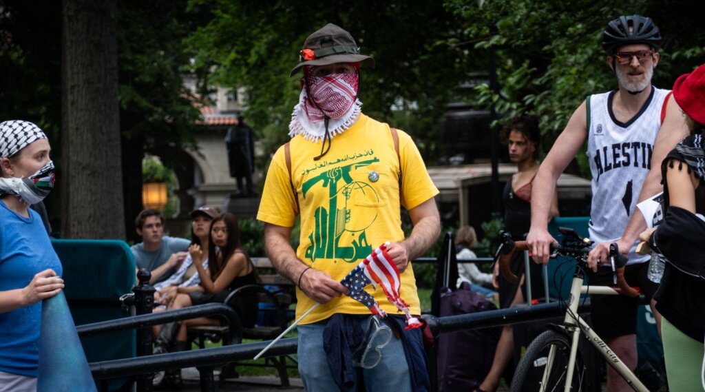 Hate crime charge for subway protester – The Forward
