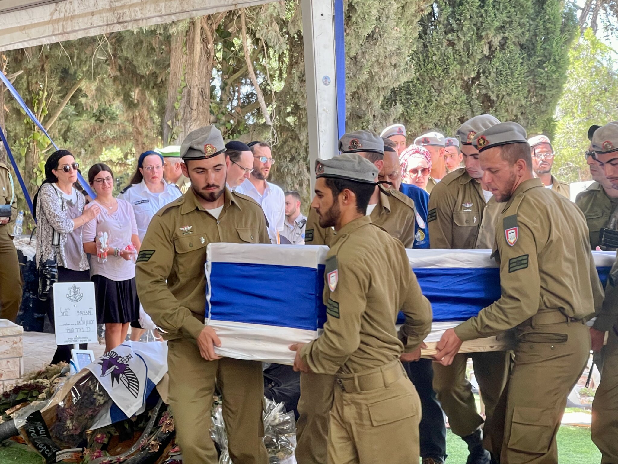 Funerals for fallen soldiers are bringing Israelis together– The Forward