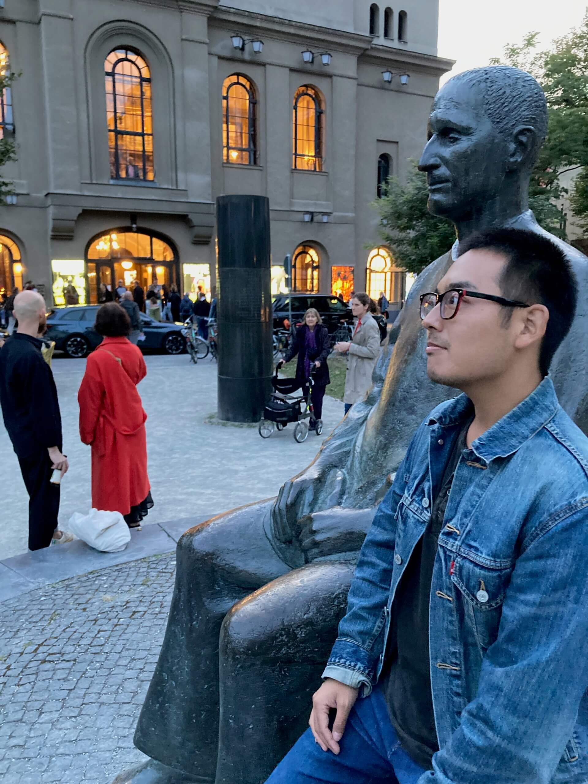 How Brecht and Bernie Sanders shaped Jesse Jae Hoon's plays. – The Forward