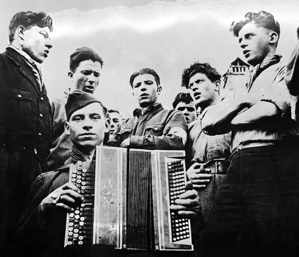 How Jewish is the accordion? – The Forward