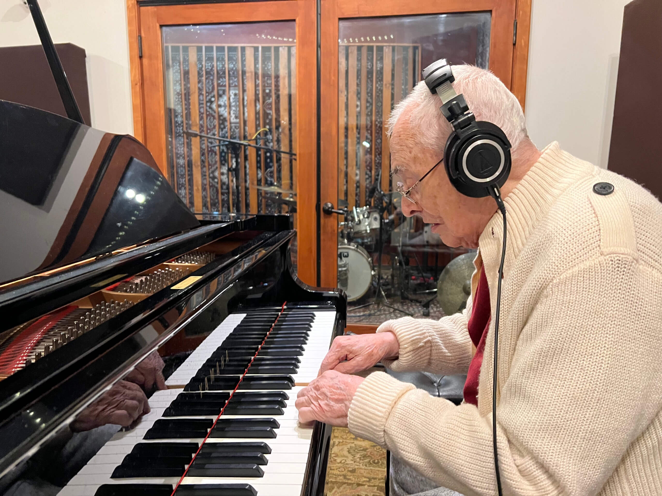 Vibraphone pioneer Terry Gibbs celebrates his 100th birthday – The Forward