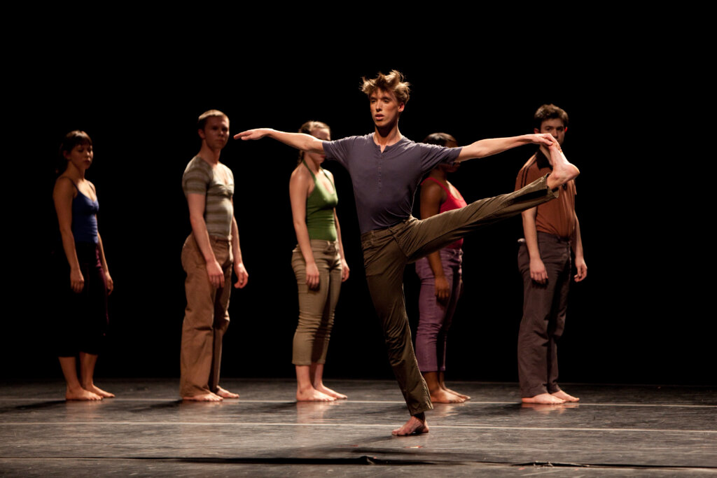 How Israeli dance company Batsheva shaped Billy Barry – The Forward