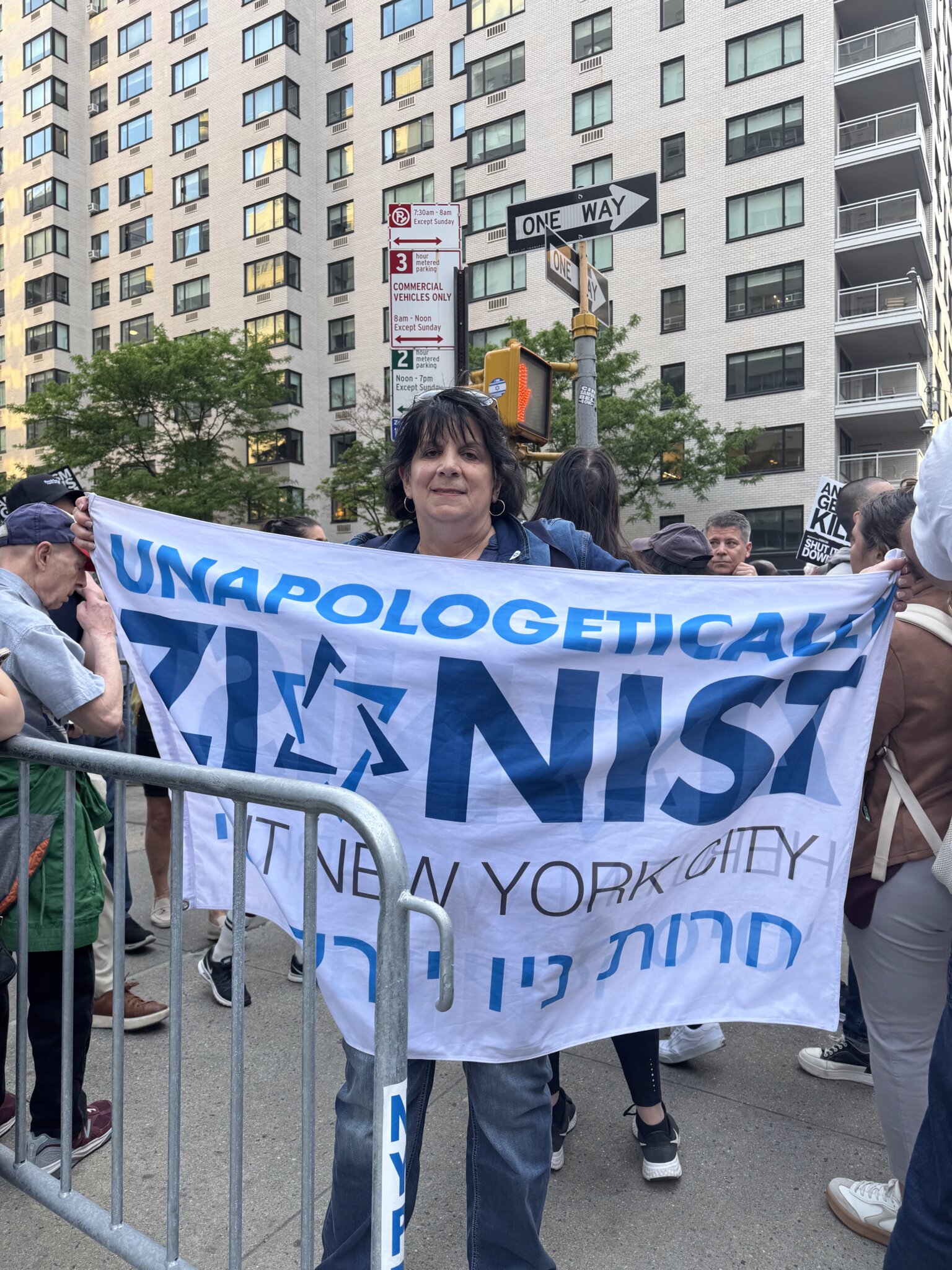 Protesters picket Manhattan synagogue over Israel real estate sale ...